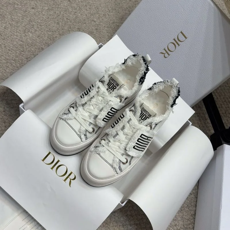 Accurate model Christian Dior Low Shoes