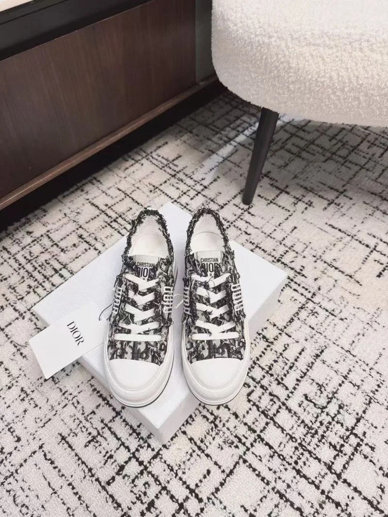 Accurate model Christian Dior Low Shoes
