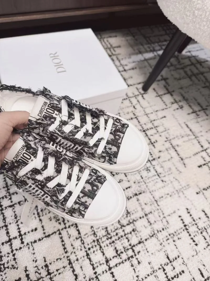 Accurate model Christian Dior Low Shoes