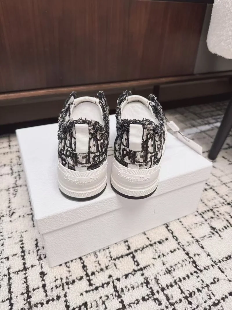 Accurate model Christian Dior Low Shoes