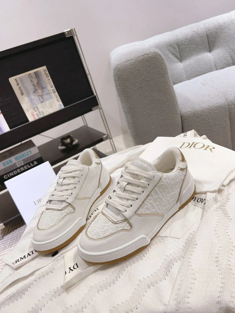 Accurate model Christian Dior Low Shoes