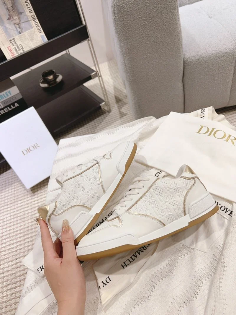 Accurate model Christian Dior Low Shoes