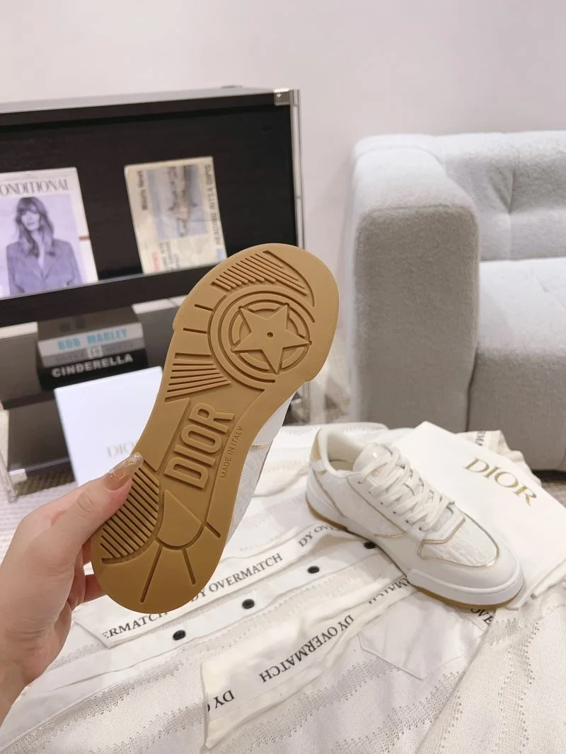 Accurate model Christian Dior Low Shoes