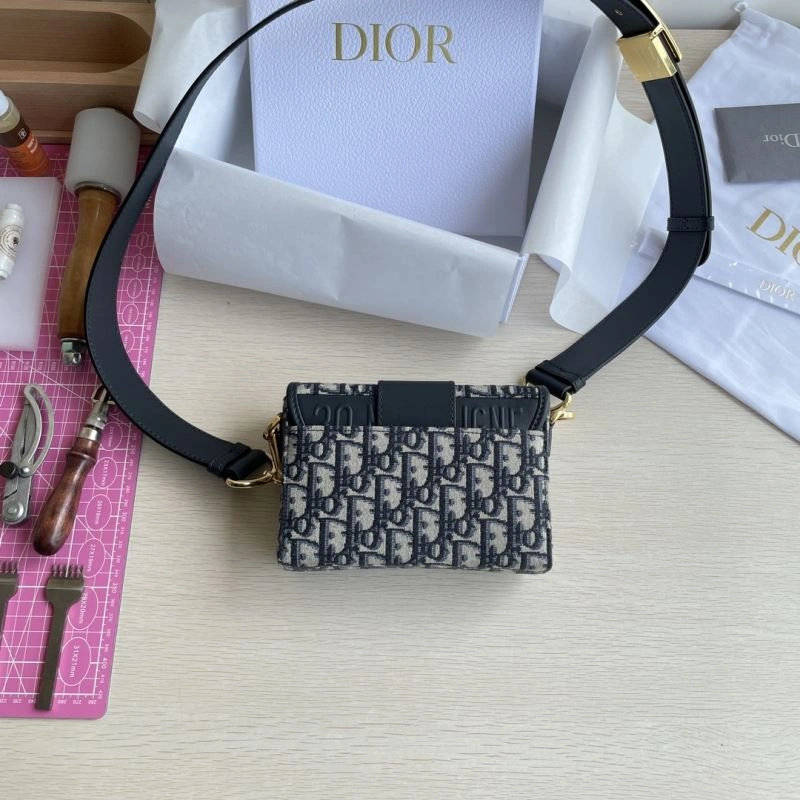 Top match Christian Dior Montaigne Bags