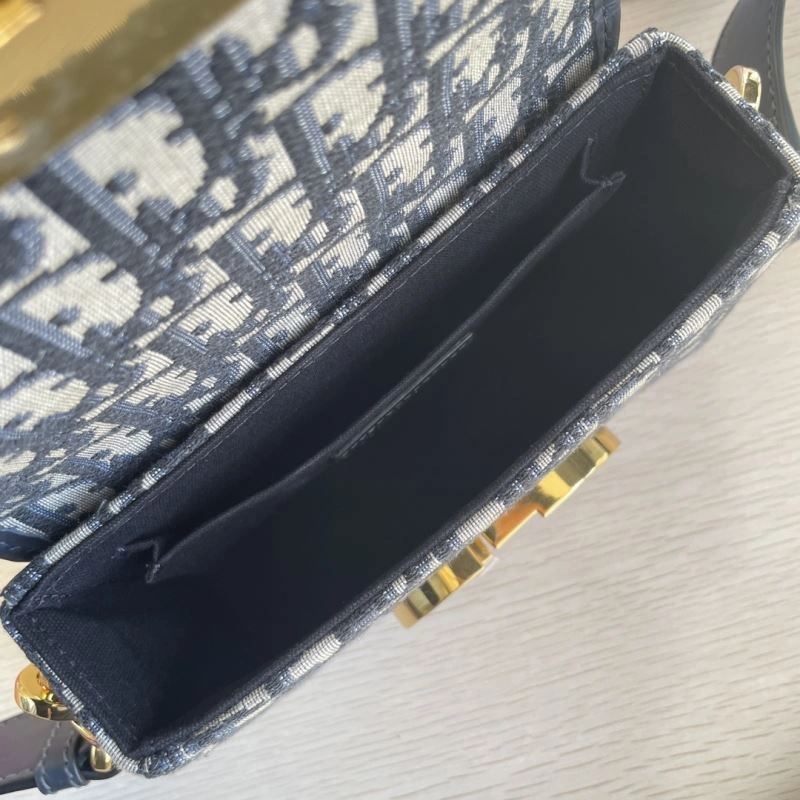 Top match Christian Dior Montaigne Bags