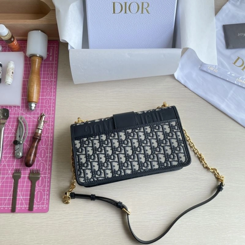 Top match Christian Dior Montaigne Bags