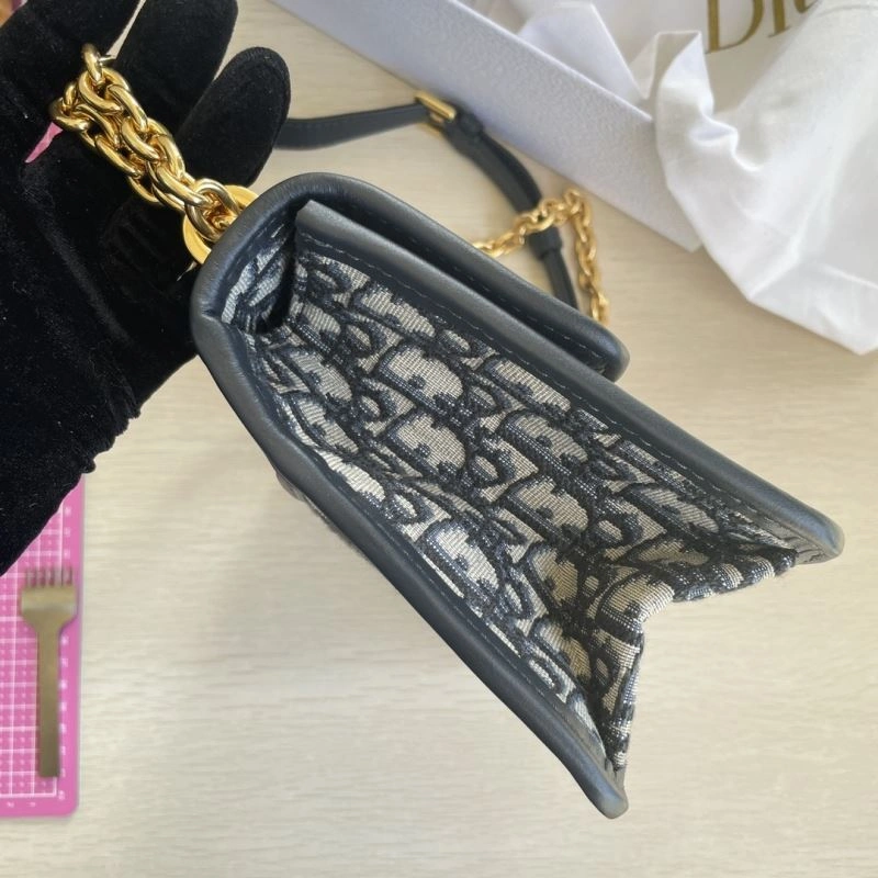Top match Christian Dior Montaigne Bags