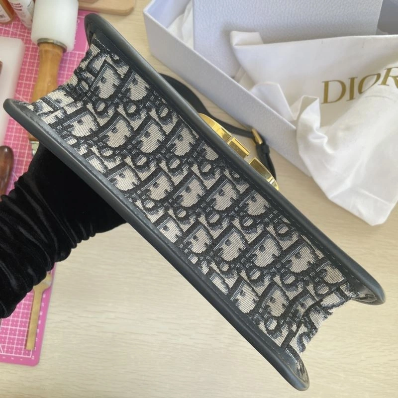 Top match Christian Dior Montaigne Bags