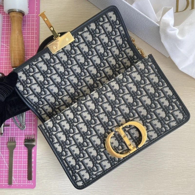 Top match Christian Dior Montaigne Bags