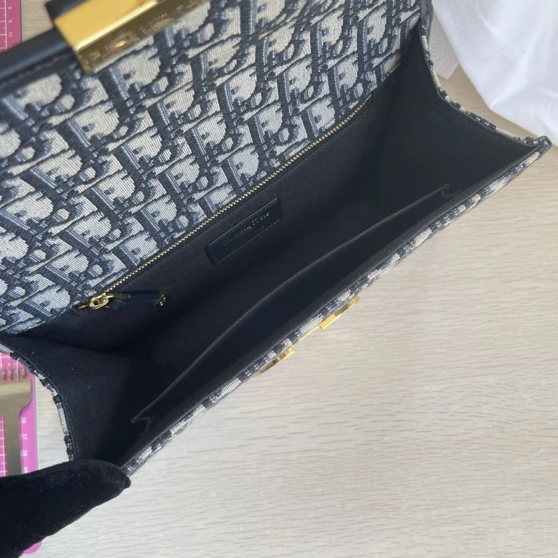 Top match Christian Dior Montaigne Bags