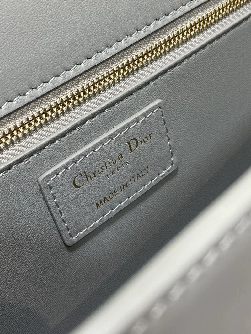 Accurate model Christian Dior Montaigne Bags