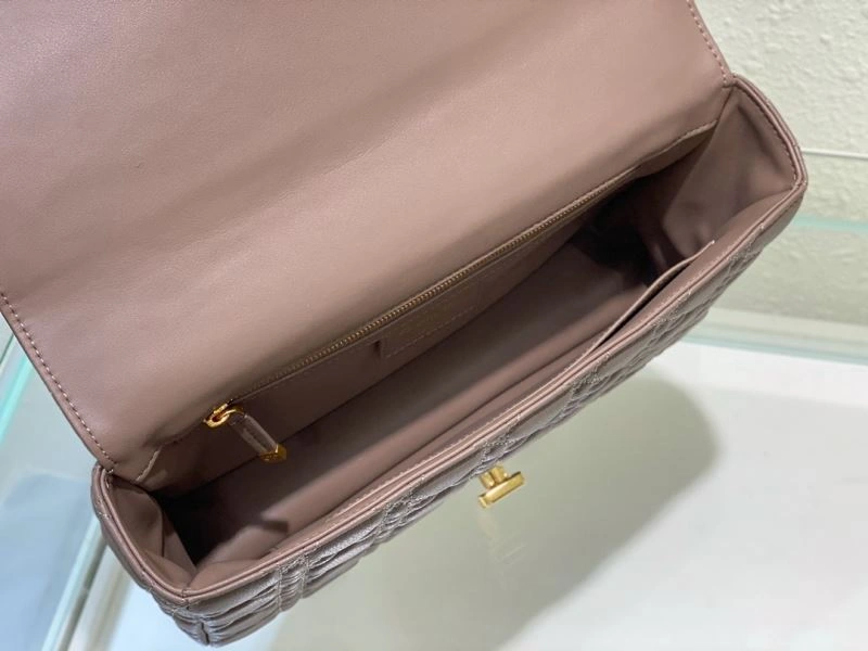 Top match Christian Dior Montaigne Bags