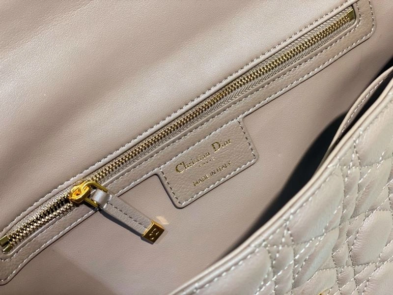 Top match Christian Dior Montaigne Bags