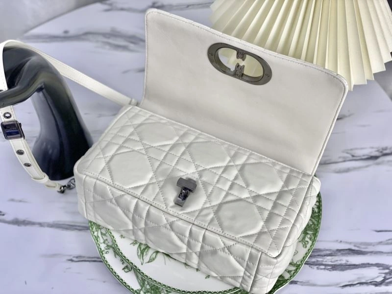 Accurate model Christian Dior Montaigne Bags