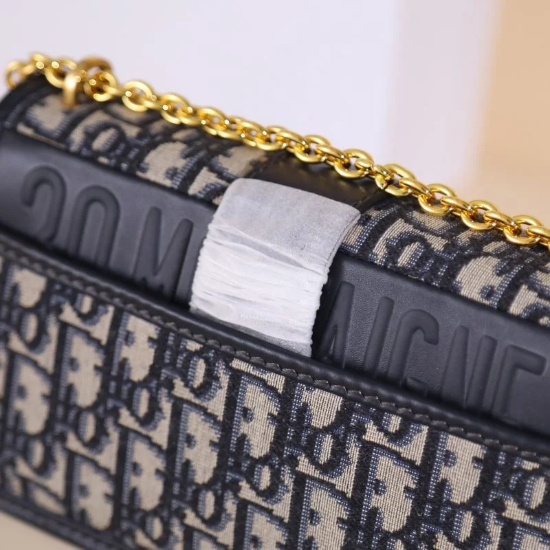 Top match Christian Dior Montaigne Bags