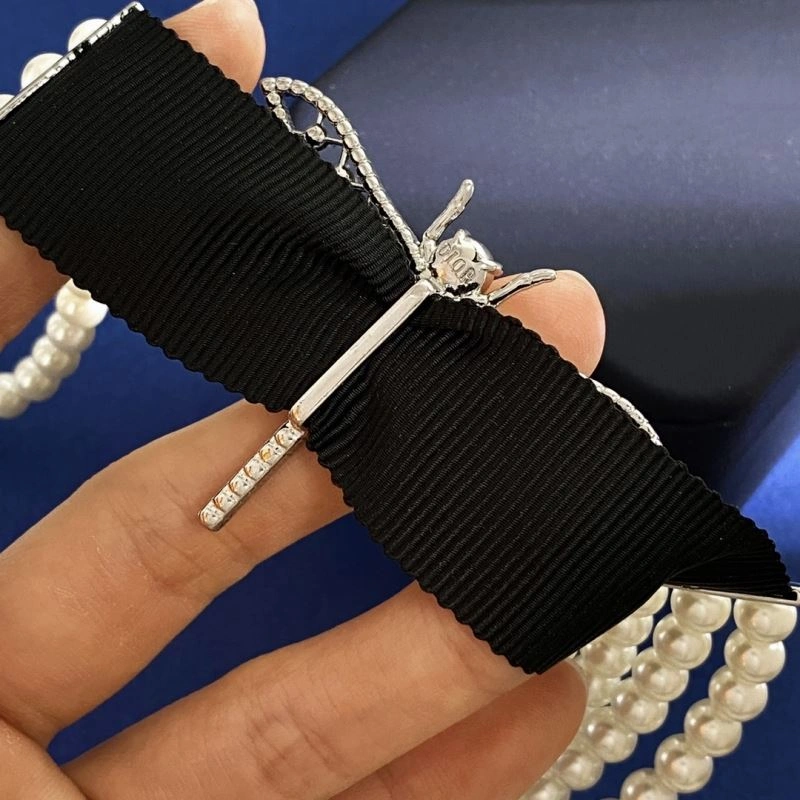 Low-cost Christian Dior Necklaces