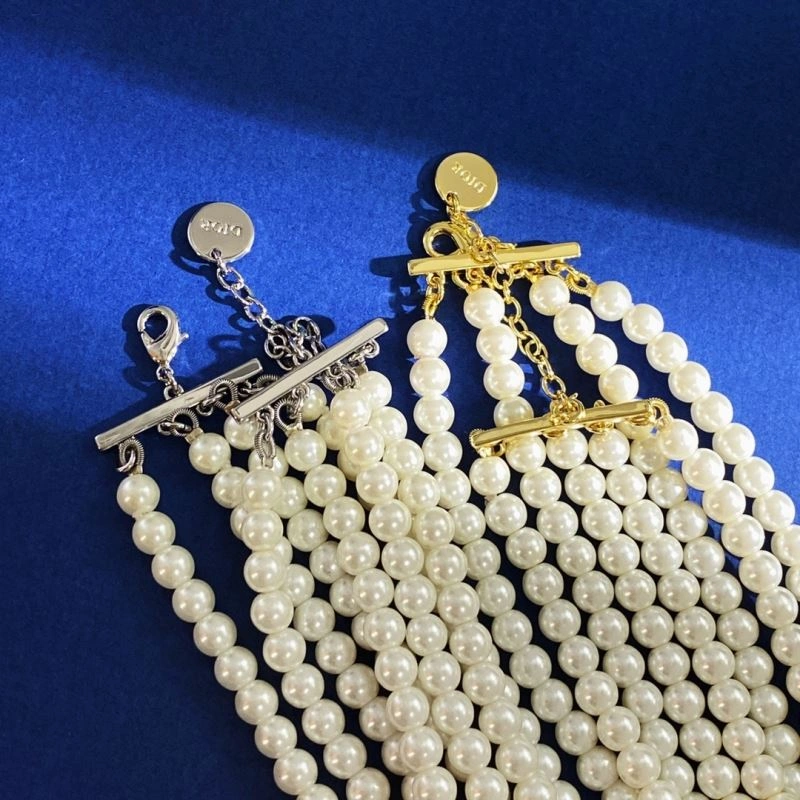 Low-cost Christian Dior Necklaces