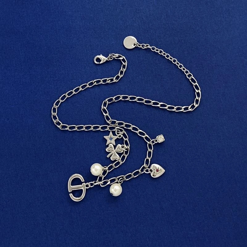 Low-cost Christian Dior Necklaces
