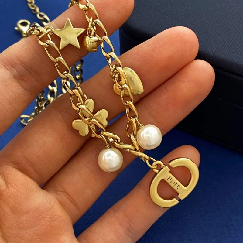 Low-cost Christian Dior Necklaces