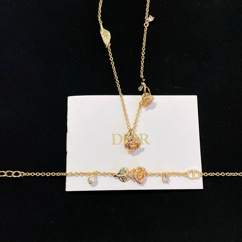 Top mirror Christian Dior Necklaces