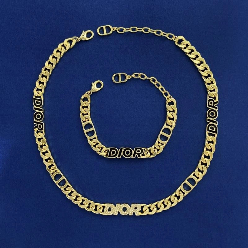 Inexpensive Christian Dior Necklaces
