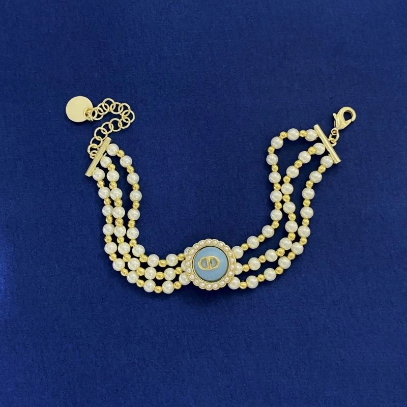 Accurate model Christian Dior Necklaces