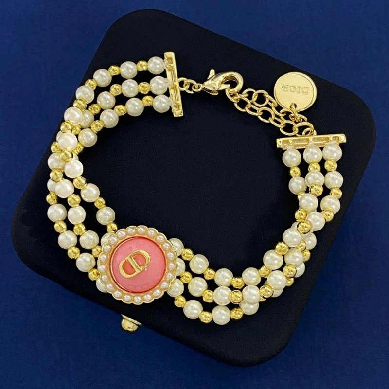 Accurate model Christian Dior Necklaces