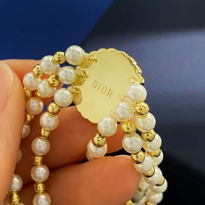 Accurate model Christian Dior Necklaces