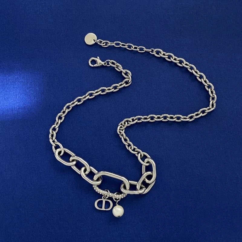 Low-cost Christian Dior Necklaces