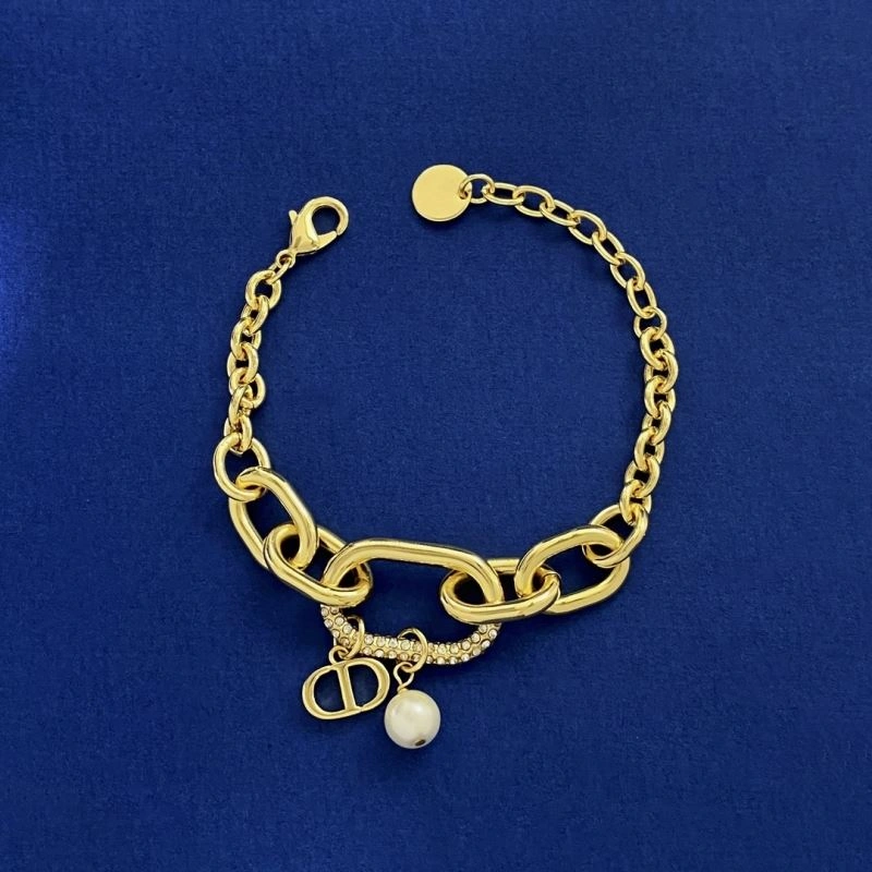 Low-cost Christian Dior Necklaces