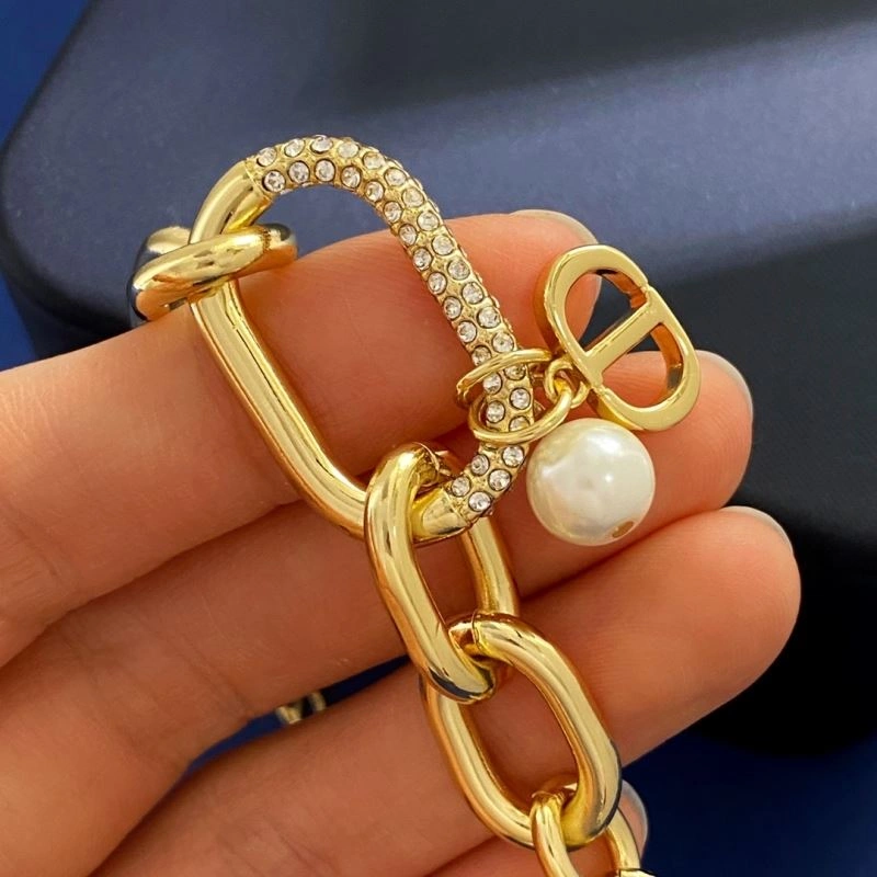 Low-cost Christian Dior Necklaces