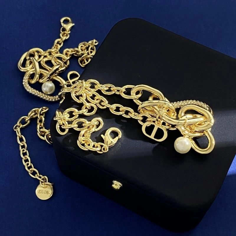 Low-cost Christian Dior Necklaces