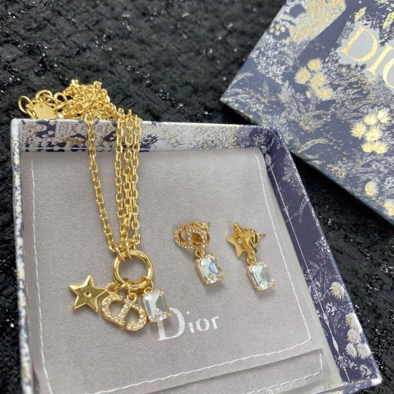 High fidelity Christian Dior Necklaces