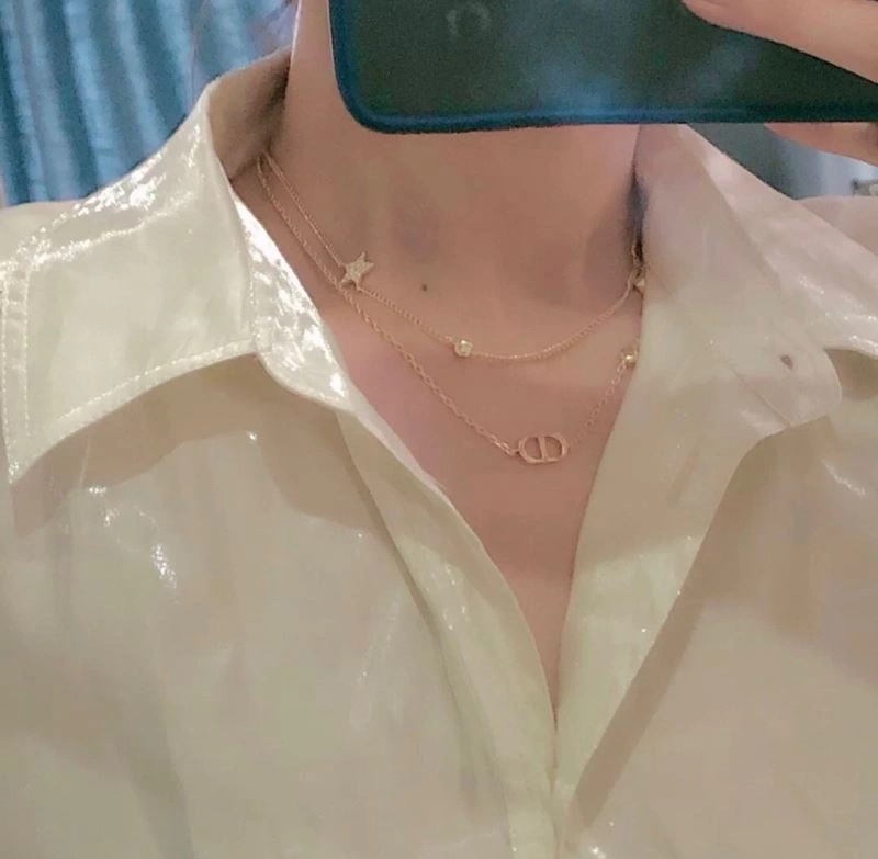 Accurate model Christian Dior Necklaces