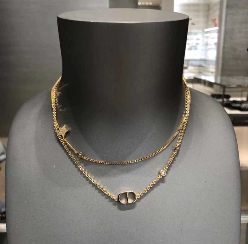 Accurate model Christian Dior Necklaces