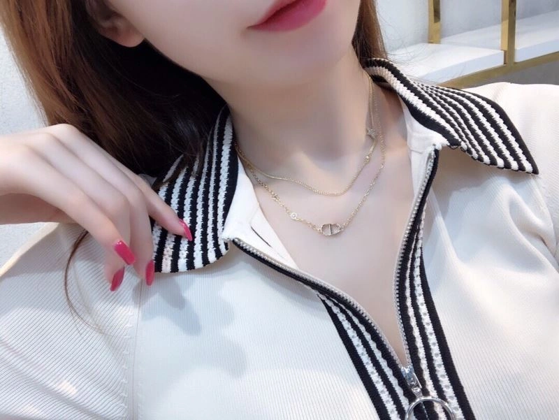 Accurate model Christian Dior Necklaces