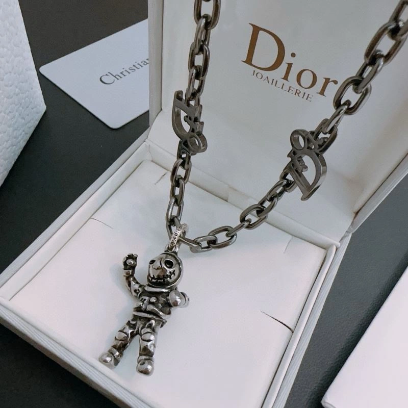 Accurate model Christian Dior Necklaces
