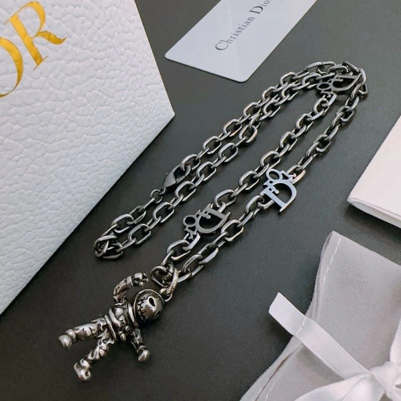 Accurate model Christian Dior Necklaces