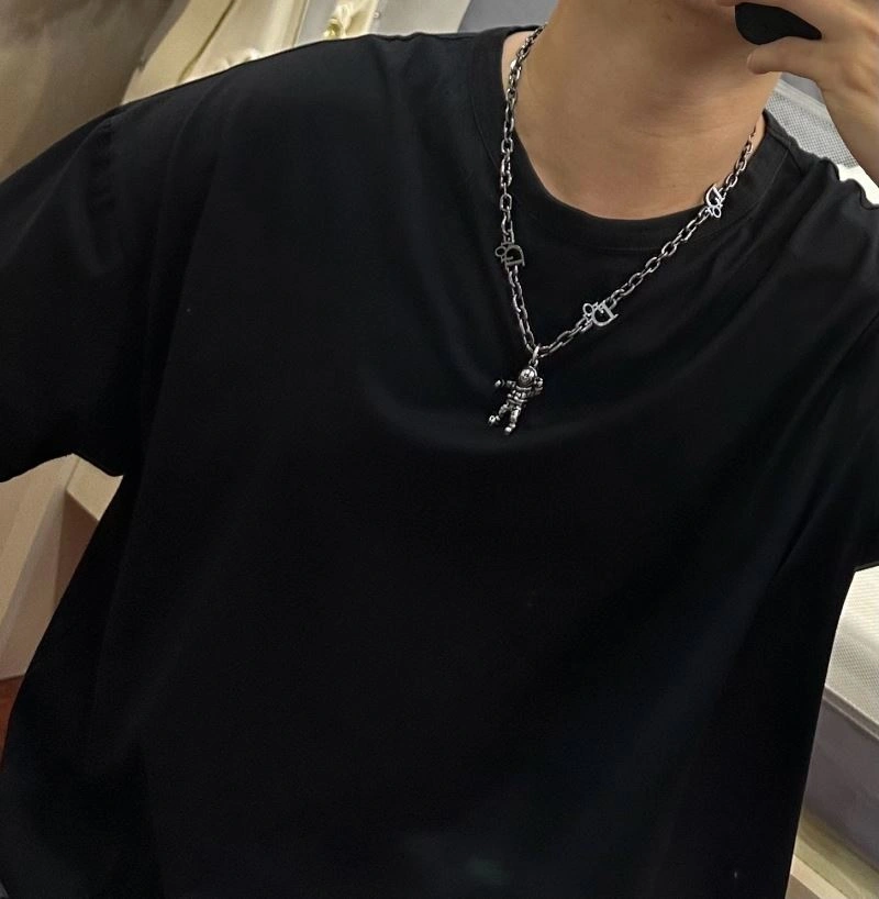 Accurate model Christian Dior Necklaces