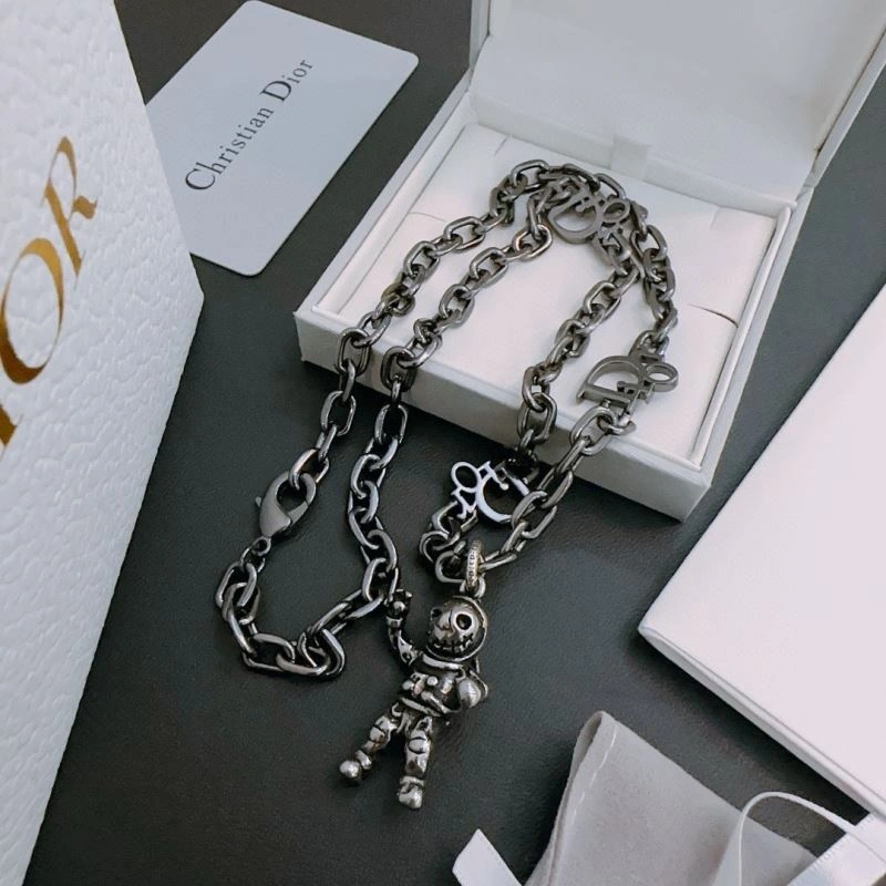Accurate model Christian Dior Necklaces