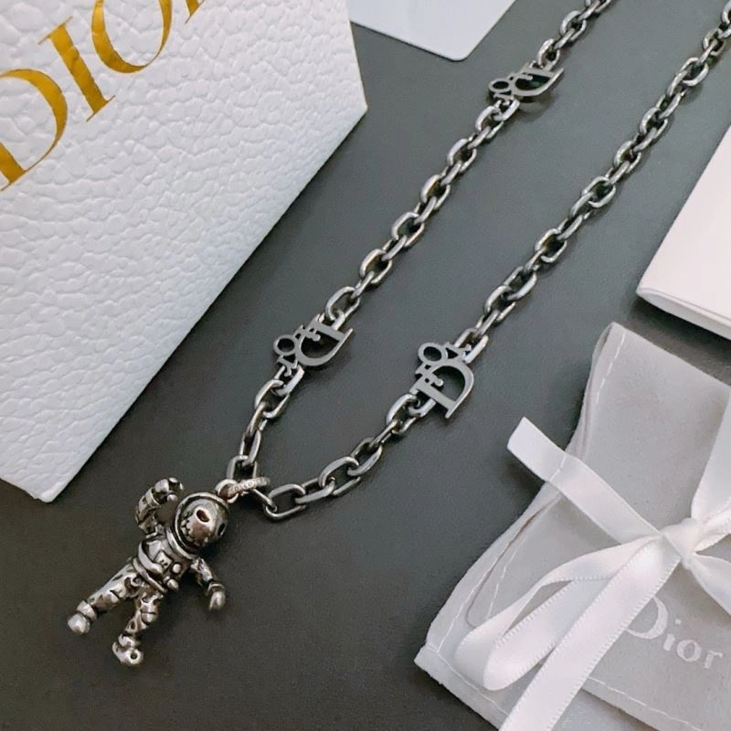 Accurate model Christian Dior Necklaces