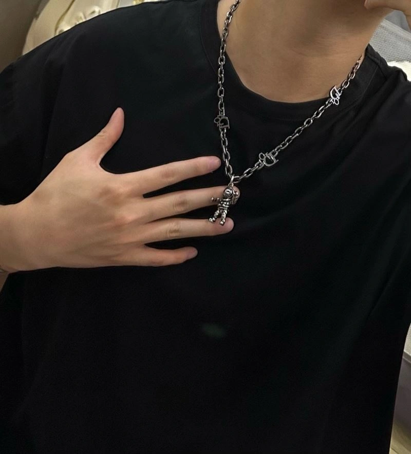 Accurate model Christian Dior Necklaces
