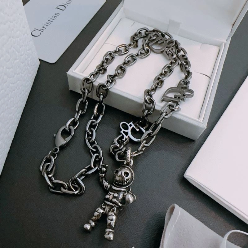 Accurate model Christian Dior Necklaces