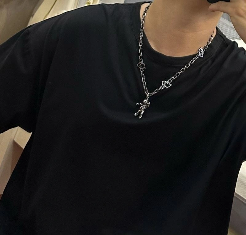 Accurate model Christian Dior Necklaces