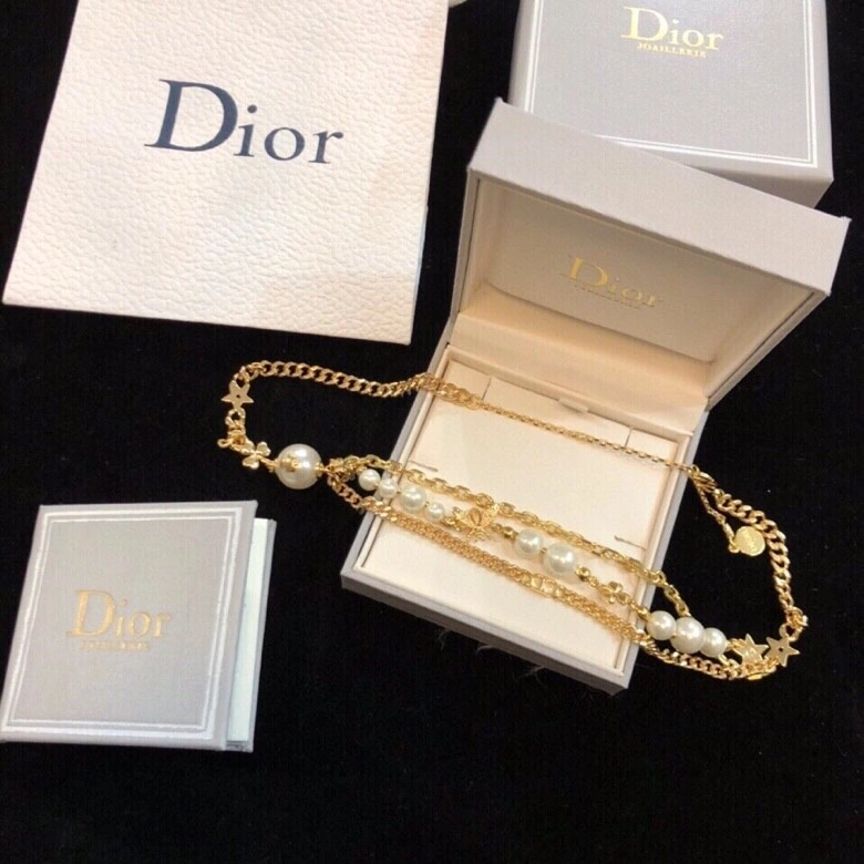Low-cost Christian Dior Necklaces