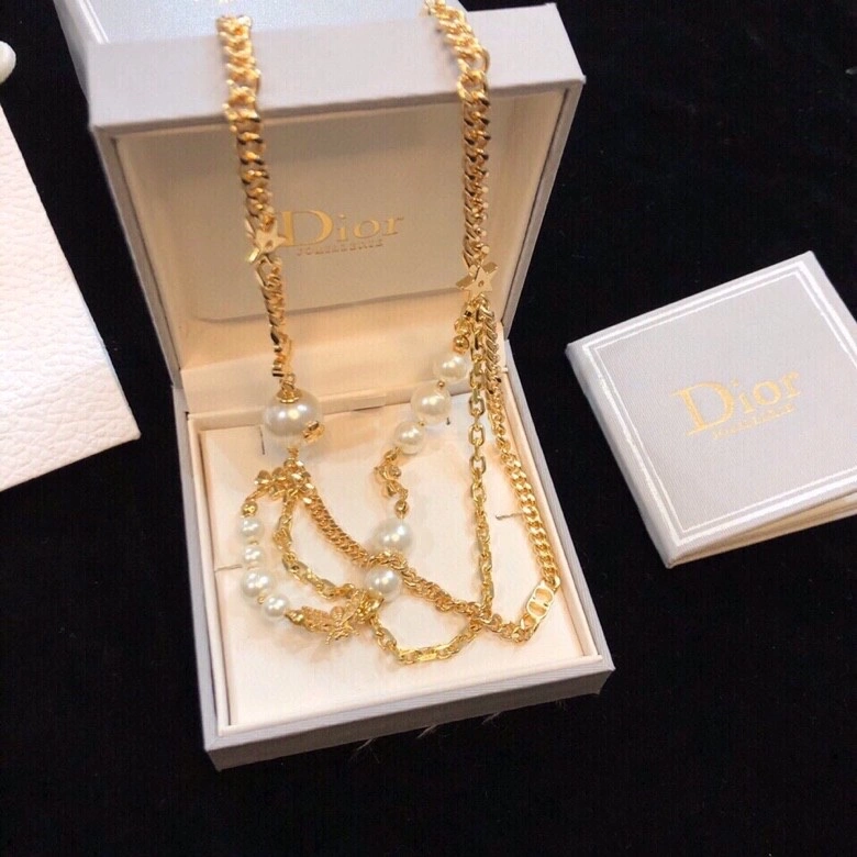 Low-cost Christian Dior Necklaces