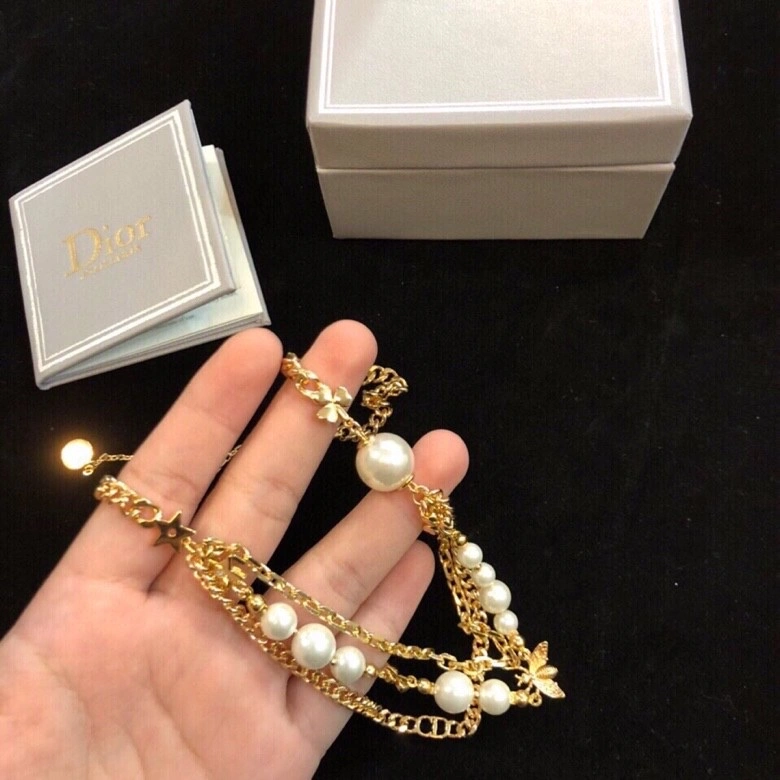 Low-cost Christian Dior Necklaces