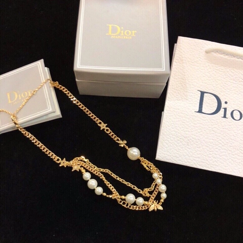 Low-cost Christian Dior Necklaces
