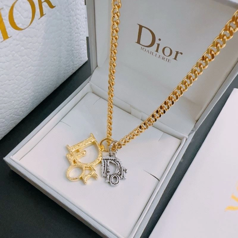 Accurate model Christian Dior Necklaces