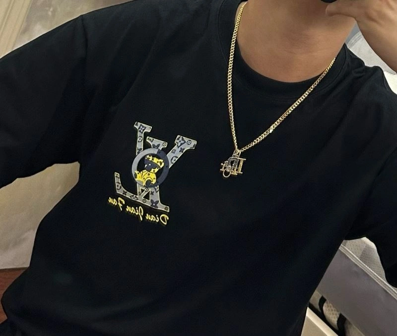 Accurate model Christian Dior Necklaces